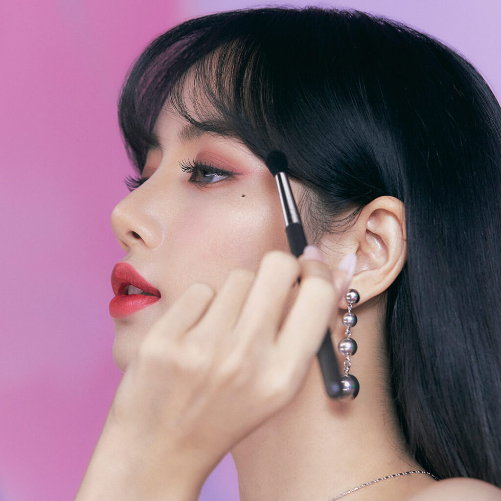 LISA x MAC Cosmetics “MAC Loves LISA” – BLACKPINK CAFÉ