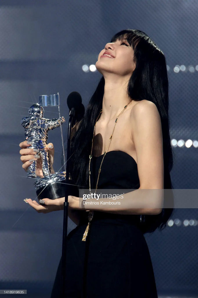 LISA Wins “Best K-Pop” for “LALISA” at the 2022 MTV Video Music Awards ...