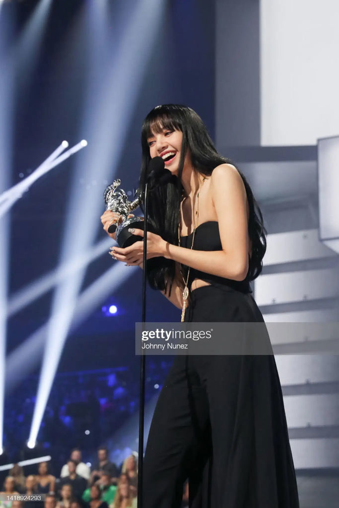 LISA Wins “Best K-Pop” for “LALISA” at the 2022 MTV Video Music Awards – BLACKPINK CAFÉ