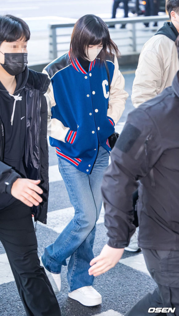 LISA at the Incheon International Airport – BLACKPINK CAFÉ