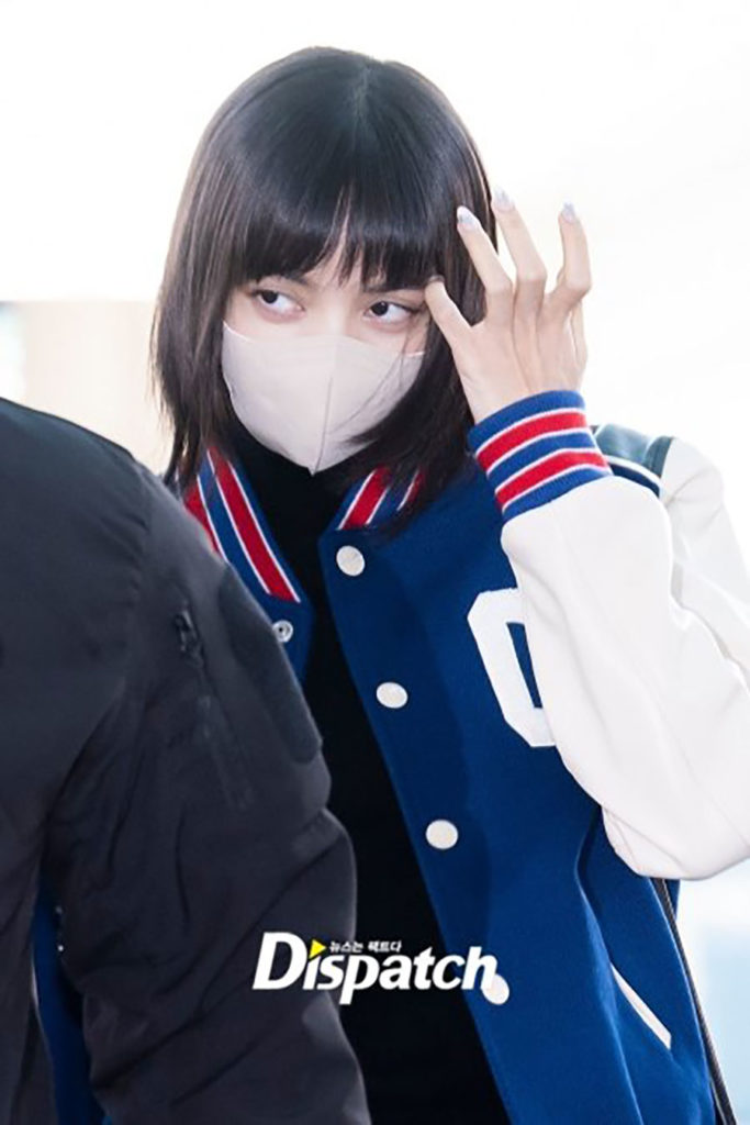 LISA at the Incheon International Airport – BLACKPINK CAFÉ