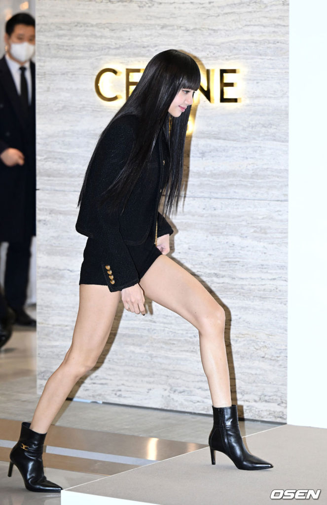 LISA at CELINE’s Pop-Up Store in Seoul – BLACKPINK CAFÉ