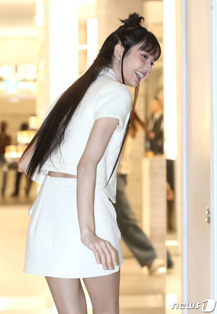 LISA at the CELINE Pop-Up Store in Seoul – BLACKPINK CAFÉ