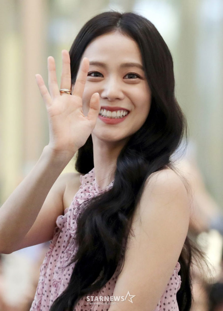 JISOO at the “ME” Fansigning Event in Seoul – BLACKPINK CAFÉ