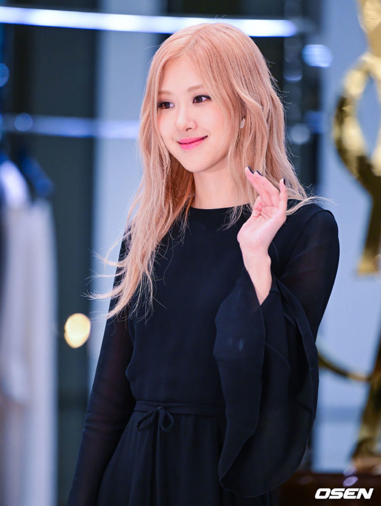 ROSÉ at the Yves Saint Laurent Pop-Up Store in Seoul – BLACKPINK CAFÉ