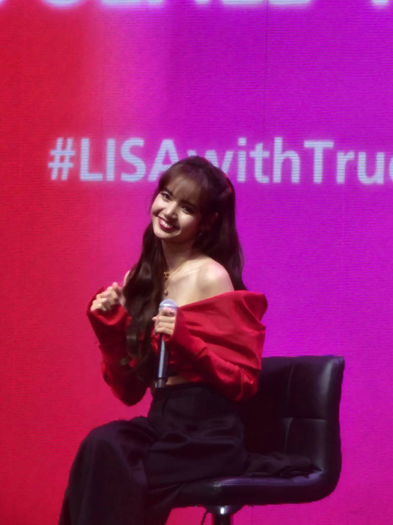 LISA at the TrueID Fan Meeting in Bangkok – BLACKPINK CAFÉ