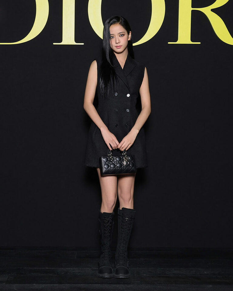 JISOO at the Dior “Spring-Summer 2024 Ready-to-Wear Collection” Show in ...