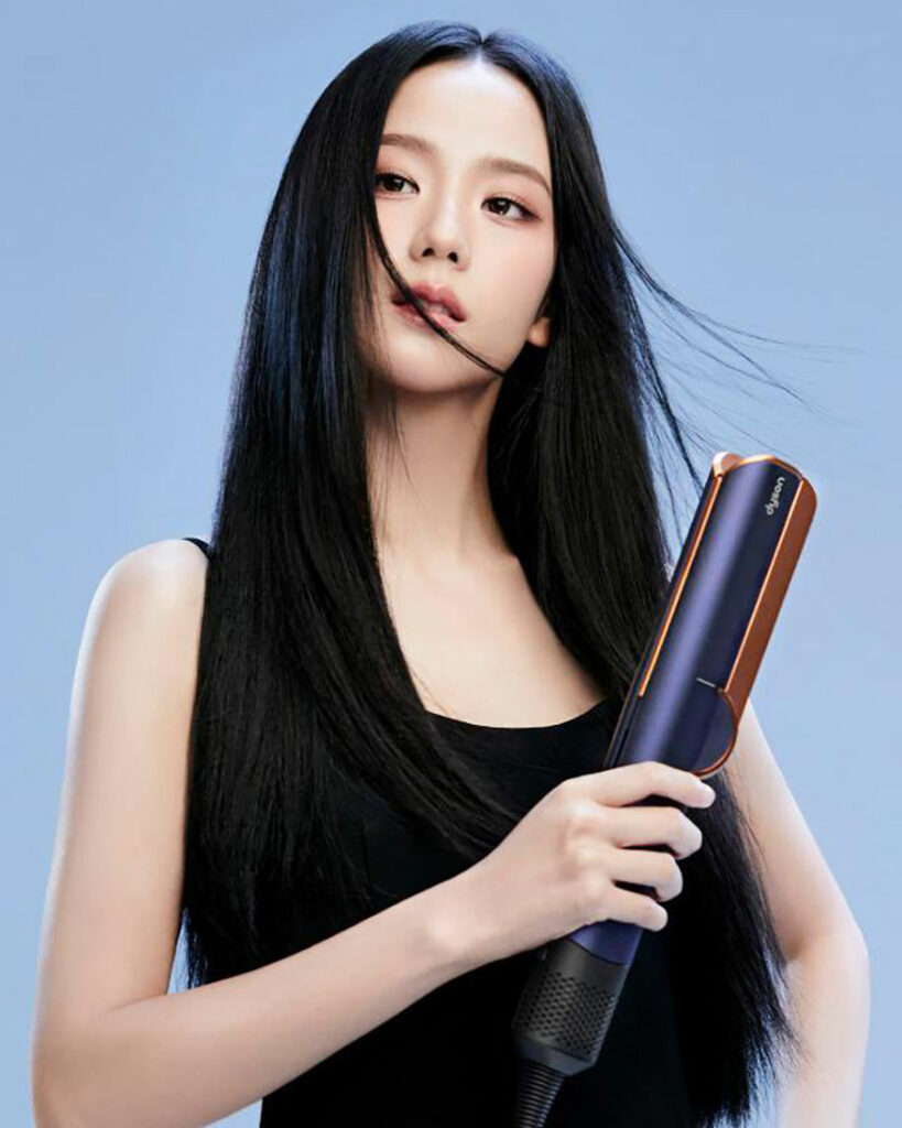 JISOO x Dyson “Dyson Airwrap™” – BLACKPINK CAFÉ