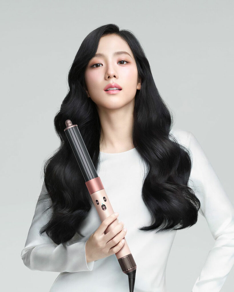 JISOO x Dyson “Dyson Airwrap™” – BLACKPINK CAFÉ