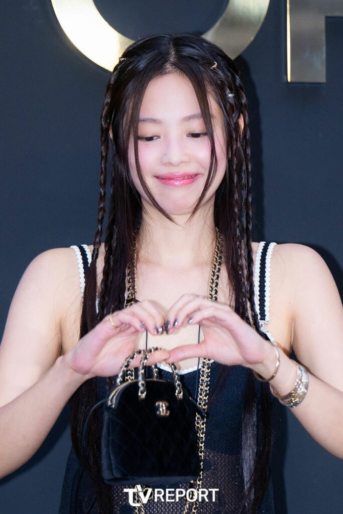 JENNIE at the Chanel Coco Crush Pop-Up Store in Seoul – BLACKPINK CAFÉ