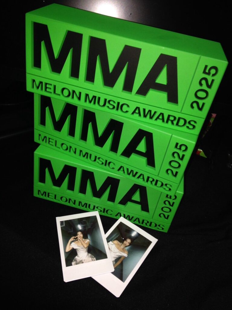 JENNIE on Weverse – BLACKPINK CAFÉ